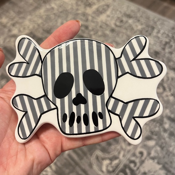 Coton Colors | Accents | Retired Happy Everything Skull And Crossbones ...